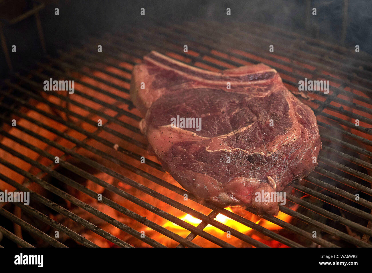 Big steak cooked hi-res stock photography and images - Alamy