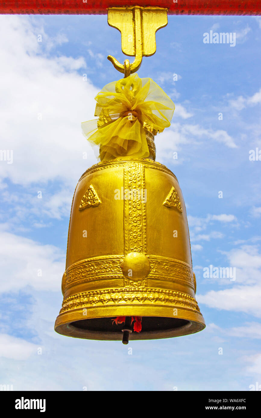 Red metal beams hi-res stock photography and images - Alamy