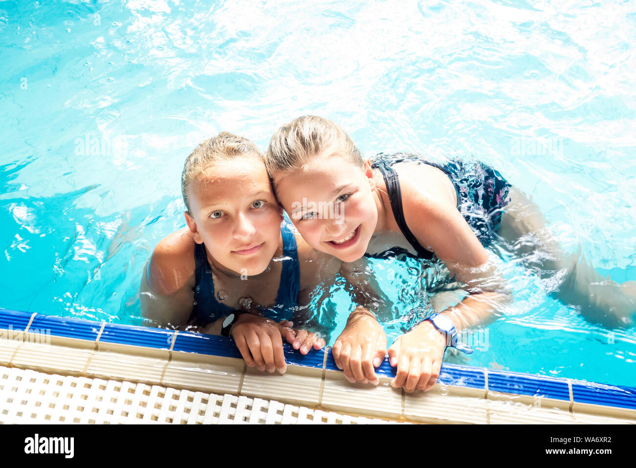 Girls two happy hi-res stock photography and images - Alamy