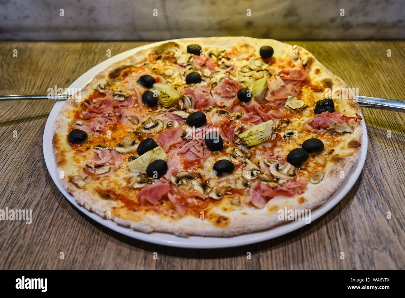 Pizza capricciosa hi-res stock photography and images - Alamy