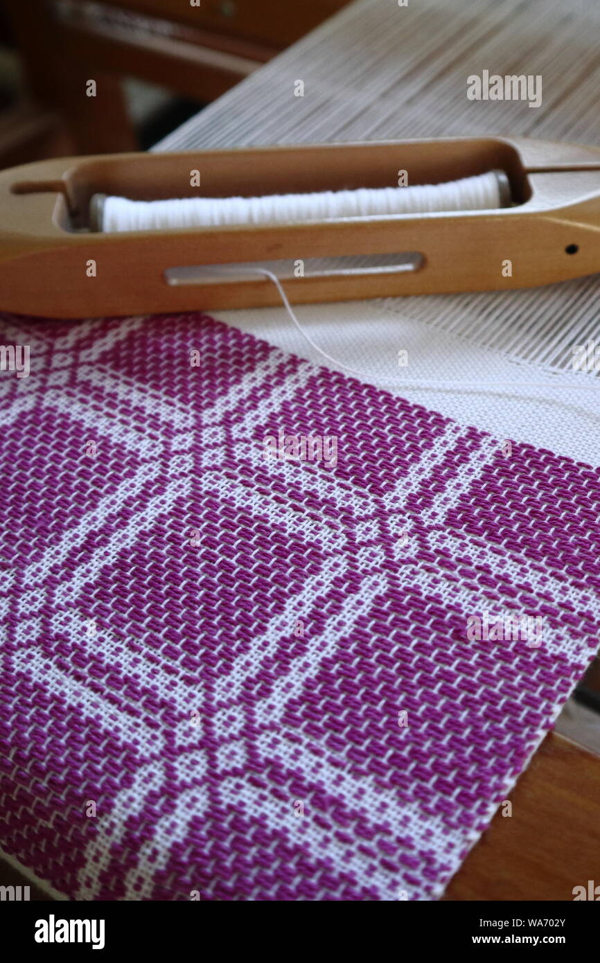 4 shaft loom hi-res stock photography and images - Alamy