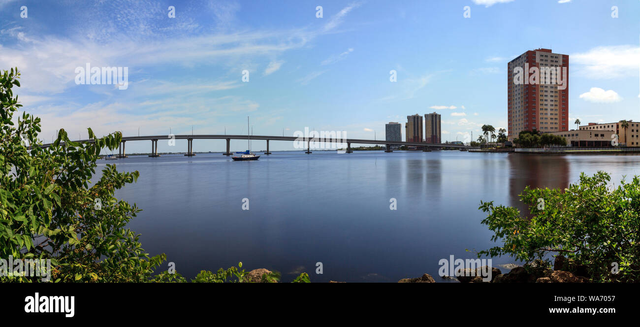 Edison Bridge over the Caloosahatchee River in Fort Myers, Florida ...