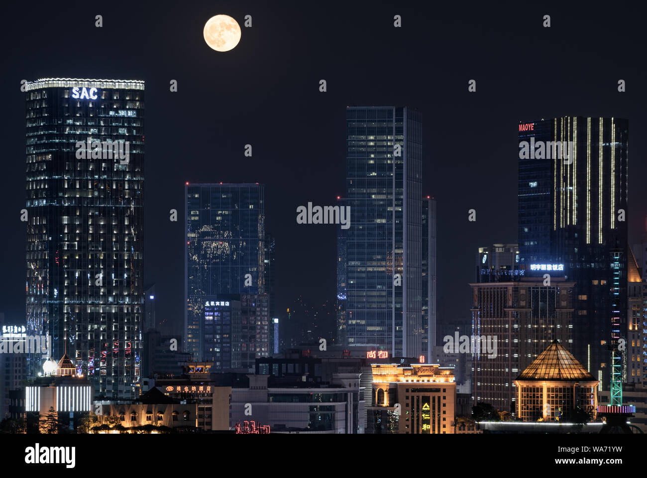 Chinese street scene chengdu hi-res stock photography and images - Alamy