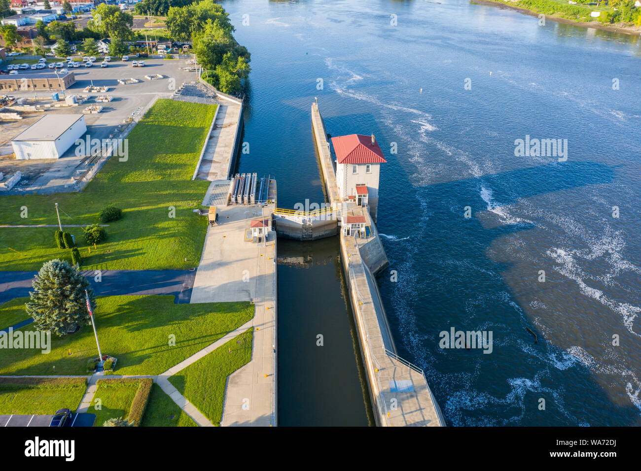 Drone over hudson river hi-res stock photography and images - Alamy
