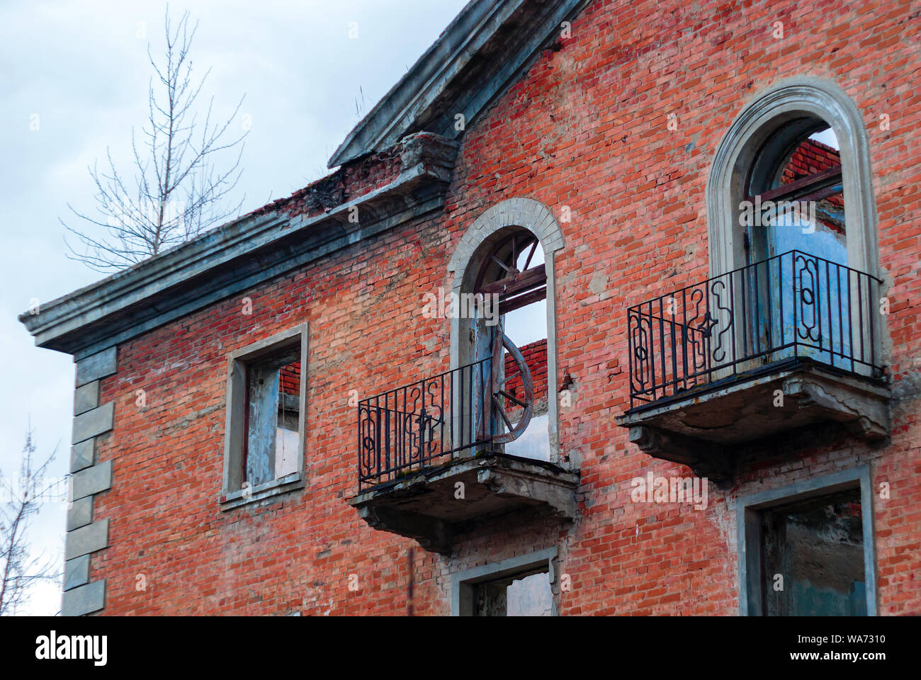 Dismantling of windows hi-res stock photography and images - Alamy