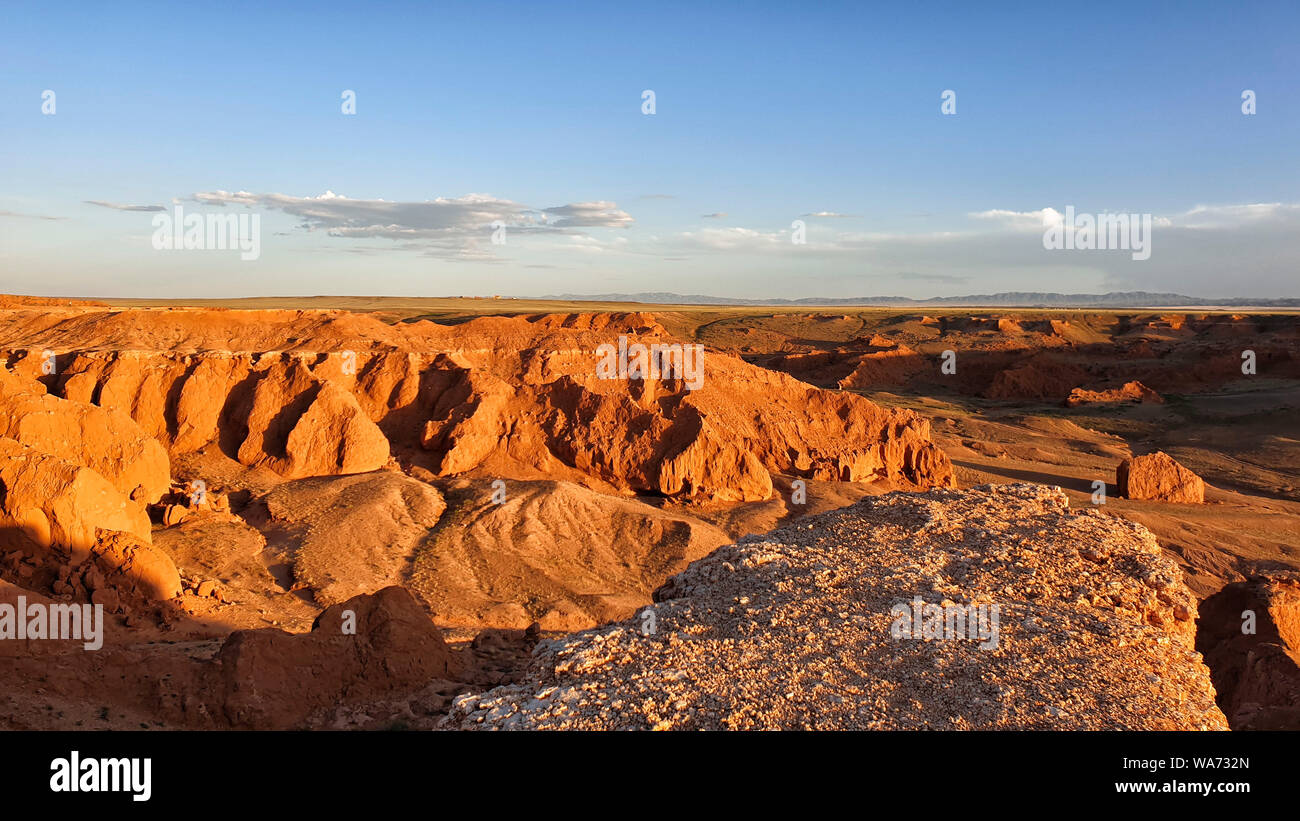 Bayanzag Flaming Cliffs, Gobi Desert, Mongolia Stock Photo - Alamy