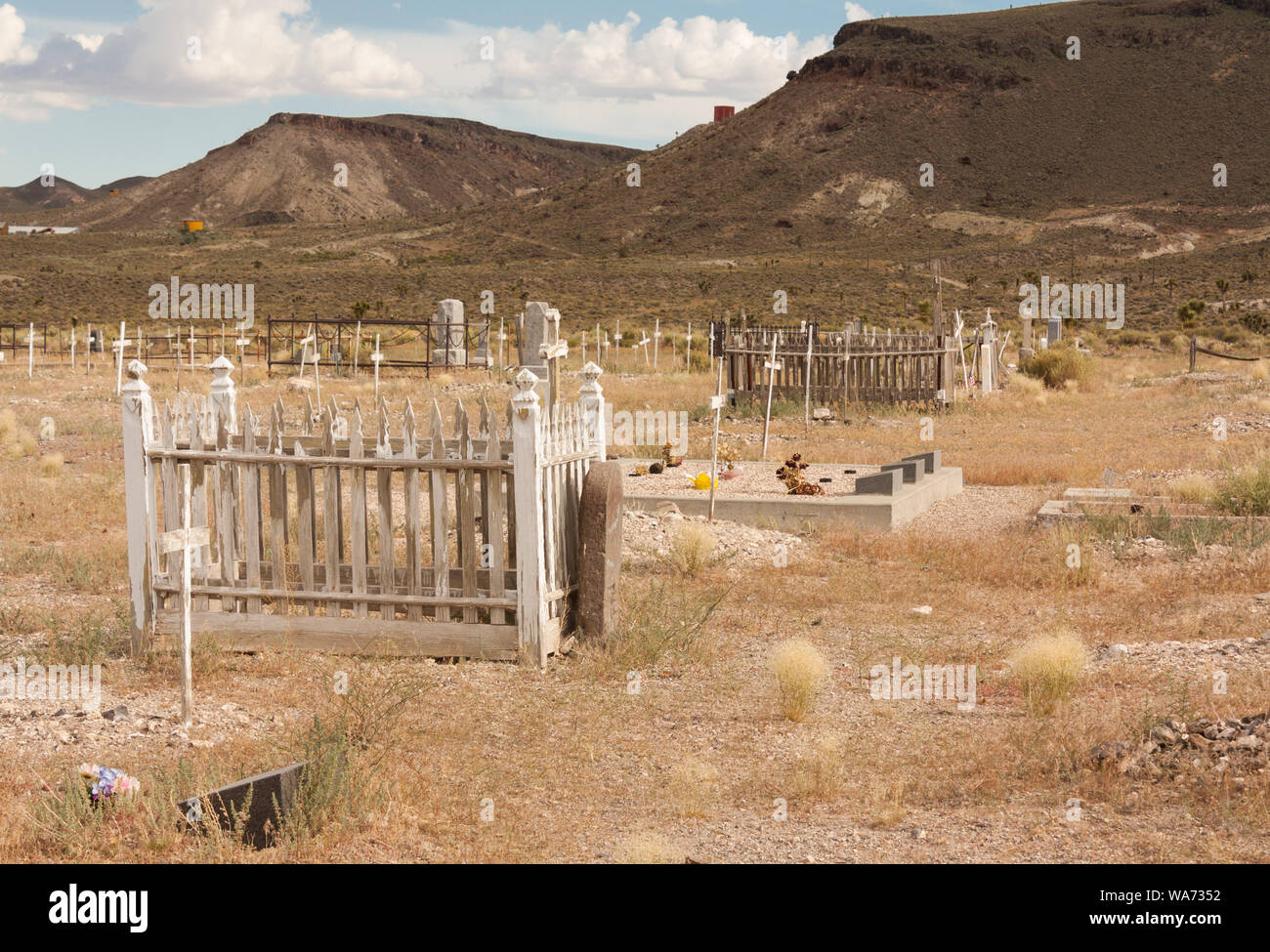 Burial plots hi-res stock photography and images - Alamy