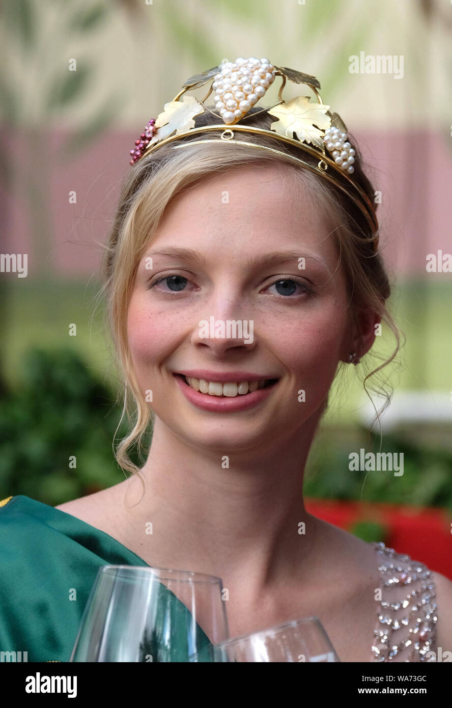Princess stands hi-res stock photography and images - Alamy