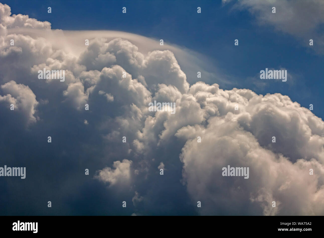 Stratocumulus cloud formation sky hi-res stock photography and images ...