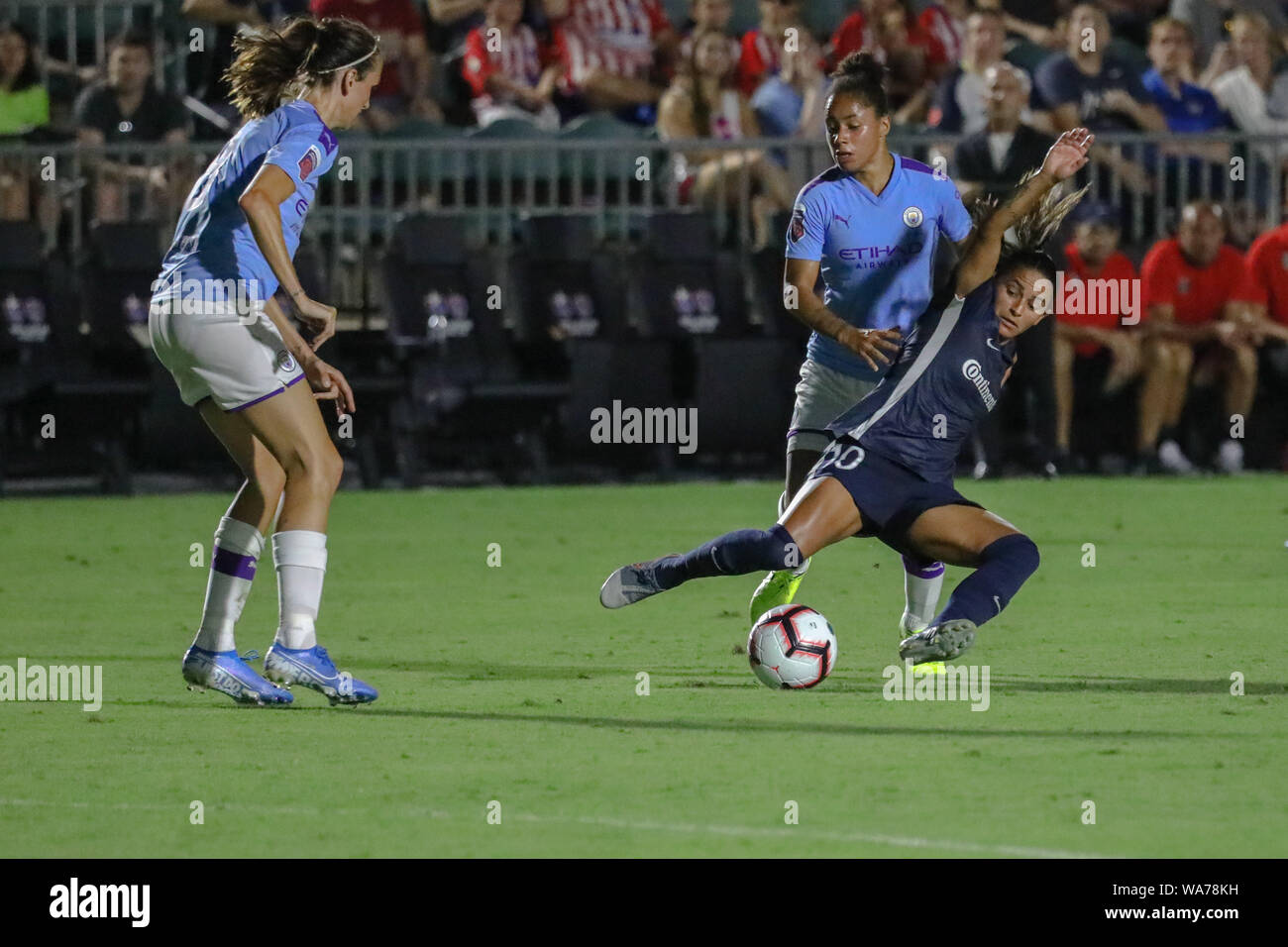 North Carolina Courage midfielder Debinha (10) avoids a tackle from ...