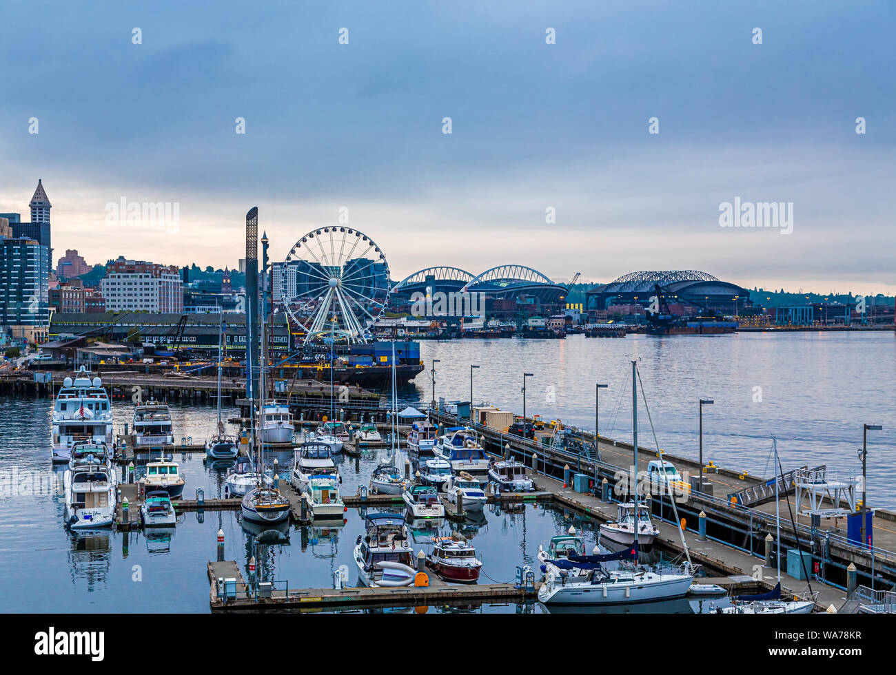 Waterfront amusement park hi-res stock photography and images - Alamy