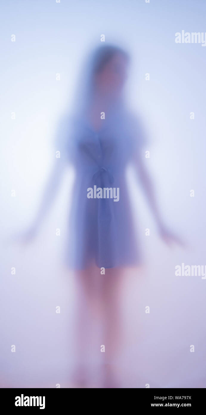 Person behind fog glass hi-res stock photography and images - Alamy