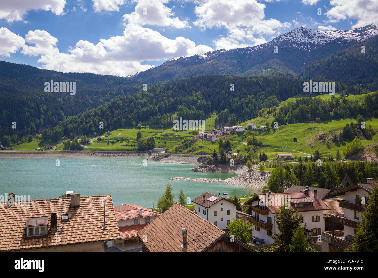 Urlaub in Reschen am Reschensee, Südtirol, Italien Stock Photo - Alamy