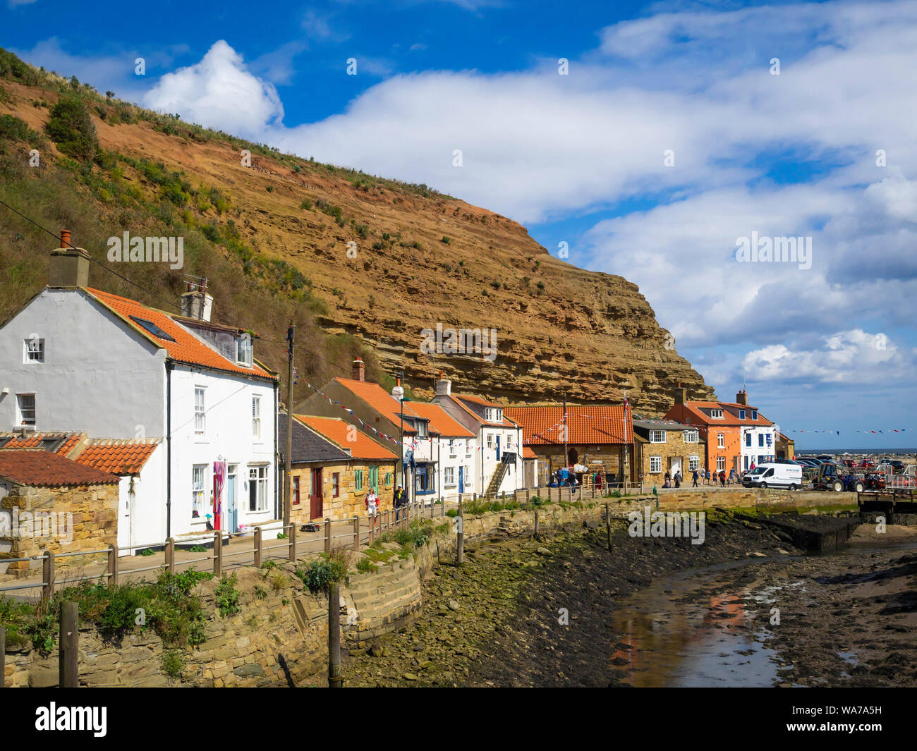 Staithes hi-res stock photography and images - Alamy