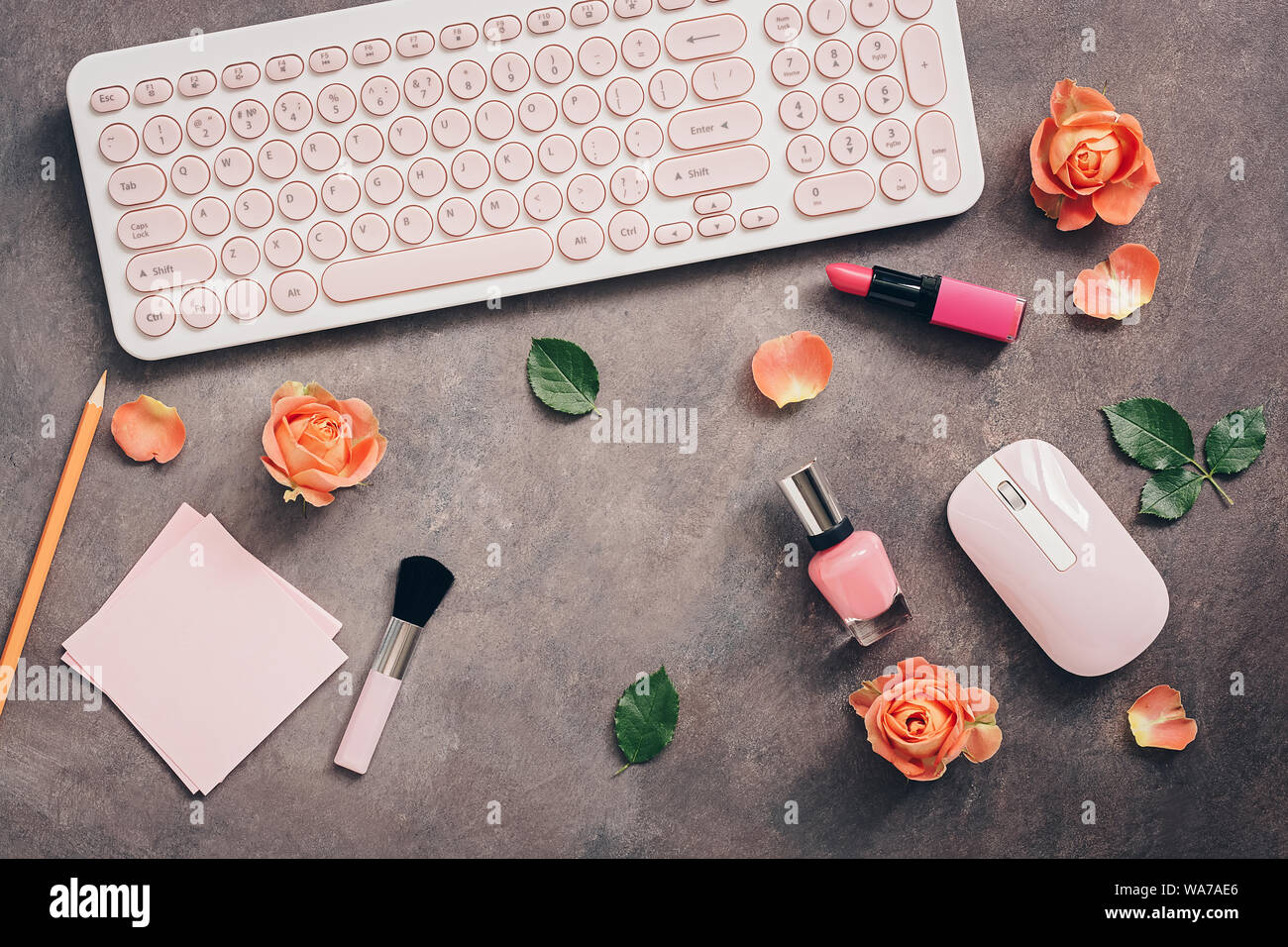 Flowers on office desk hi-res stock photography and images - Alamy