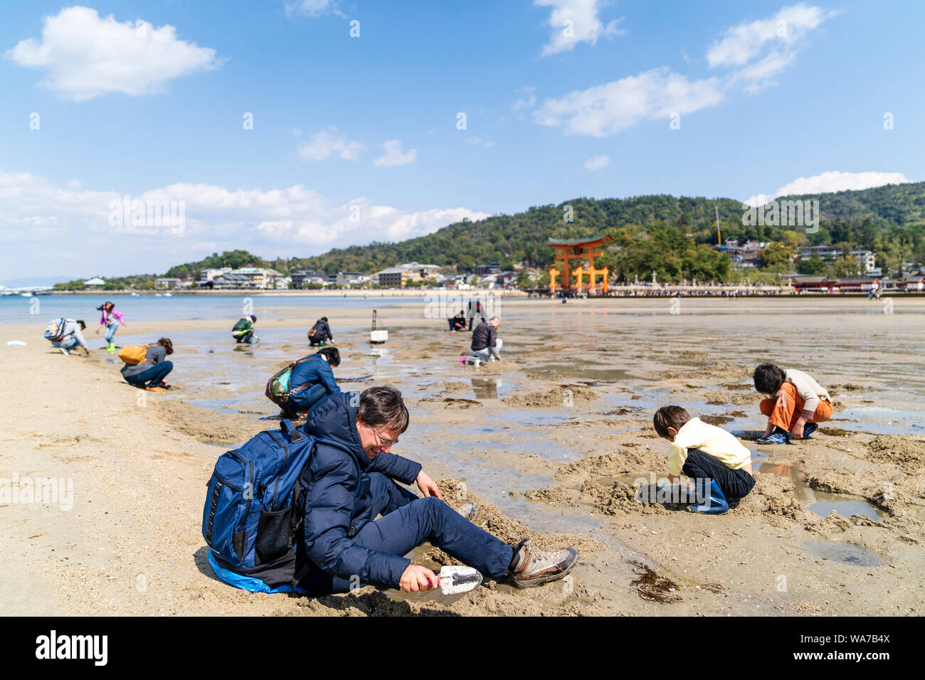 Clam digging hi-res stock photography and images - Alamy