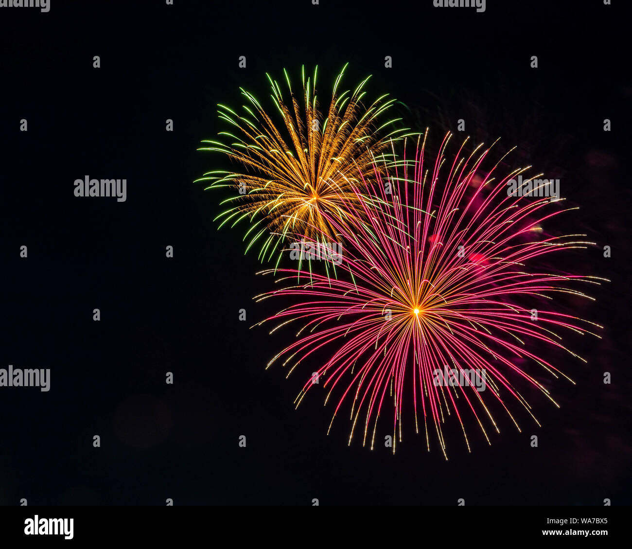 Night sky firework hi-res stock photography and images - Alamy
