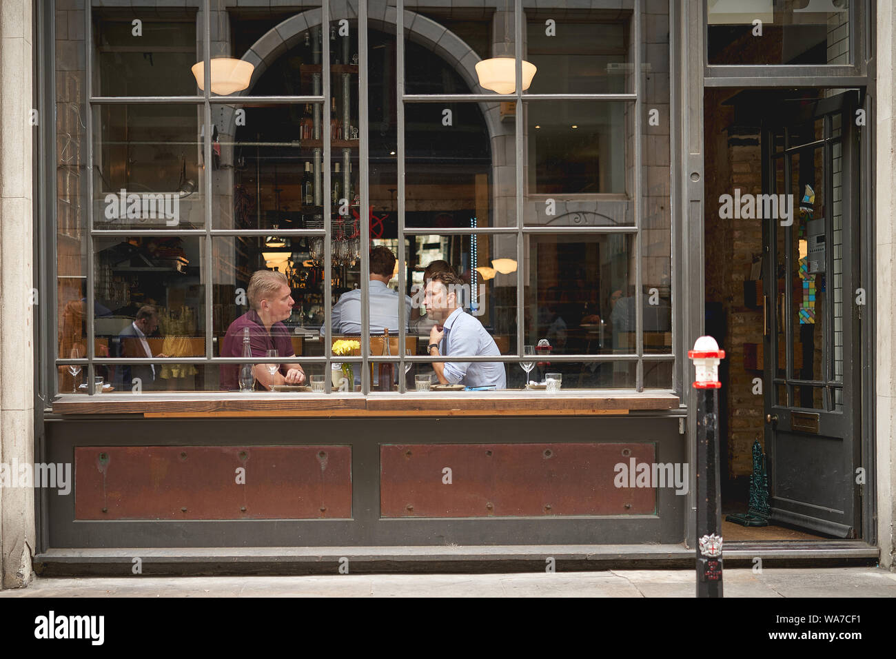 View through shop window hi-res stock photography and images - Alamy