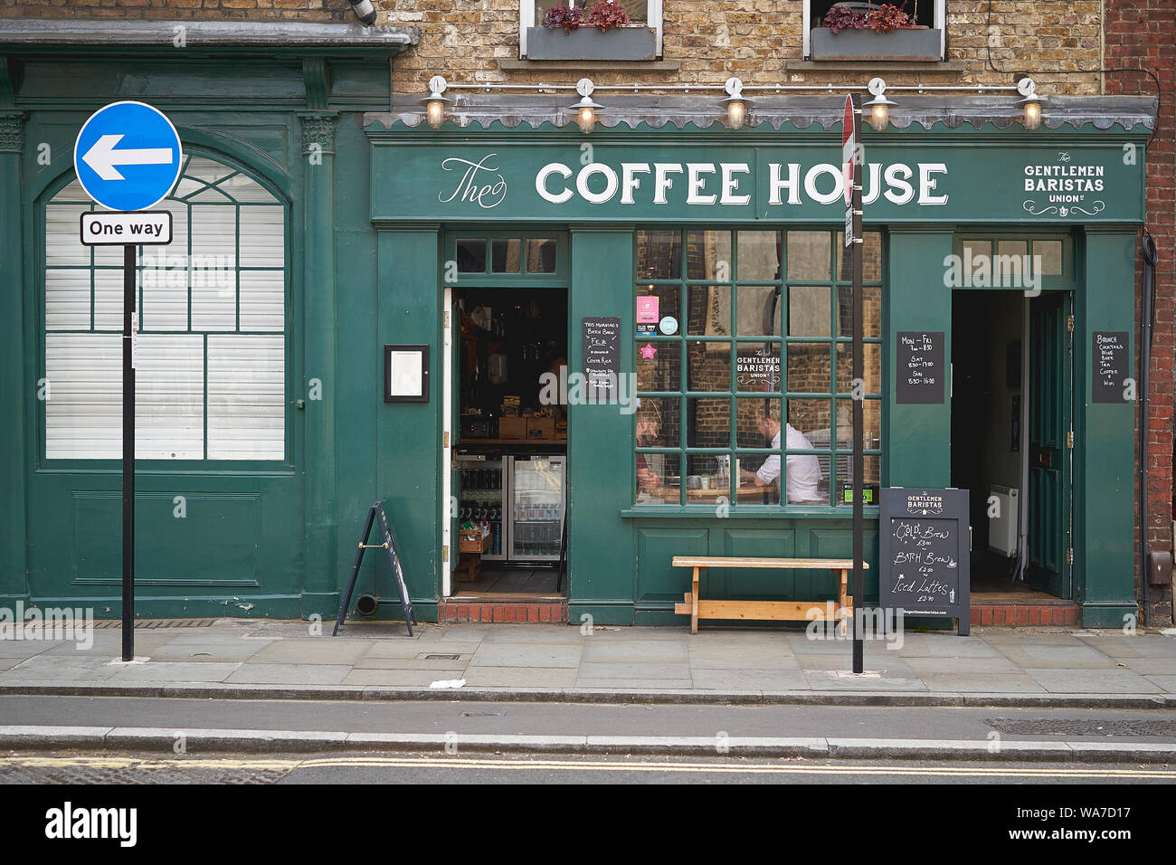 View shop window hi-res stock photography and images - Alamy