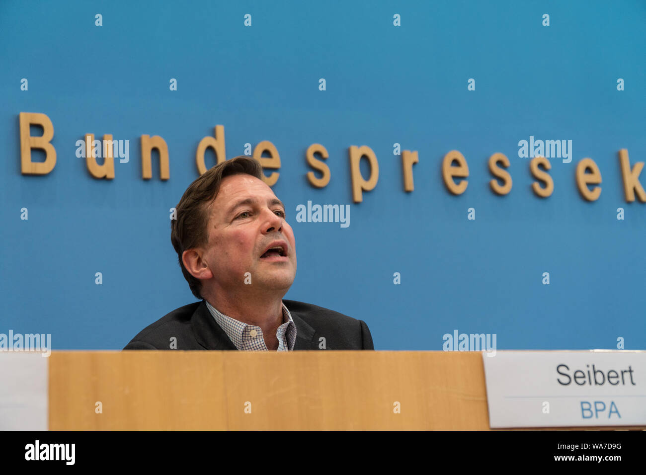 Steffen seibert hi-res stock photography and images - Alamy