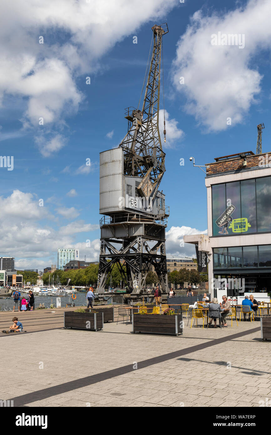 Industrial crane bristol hi-res stock photography and images - Alamy