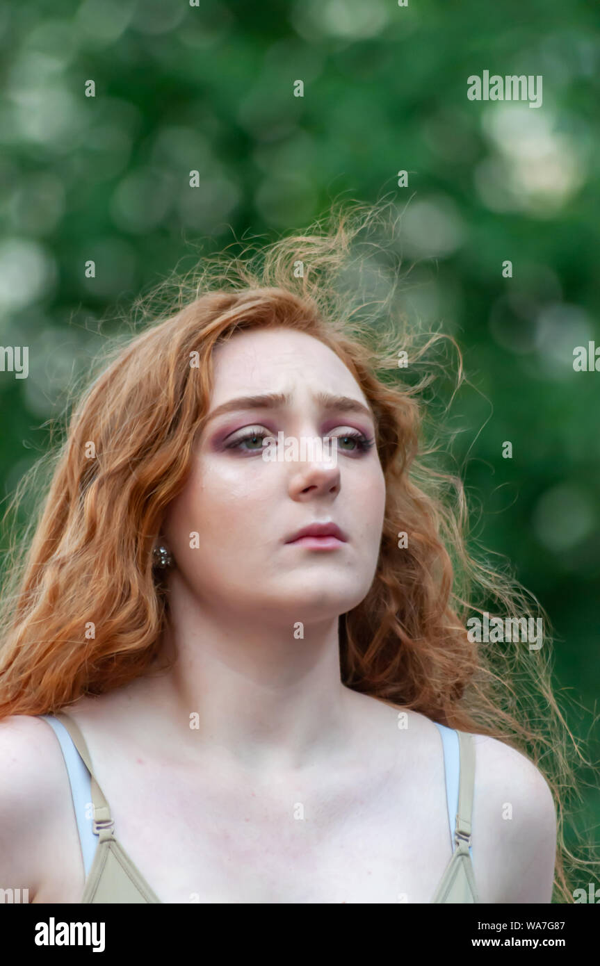 Beauty pageants show hi-res stock photography and images - Alamy