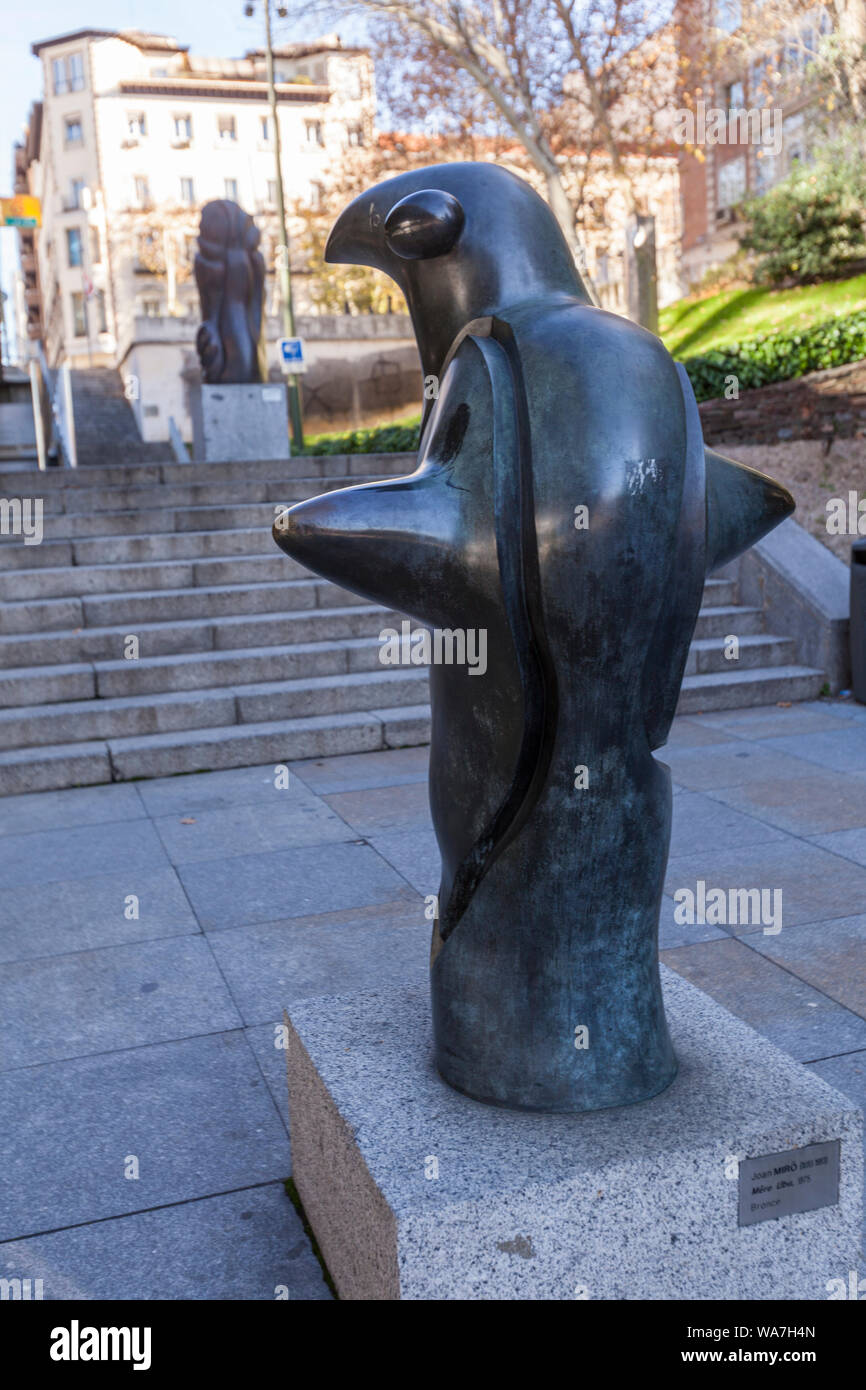 Escultura de joan miro hi-res stock photography and images - Alamy