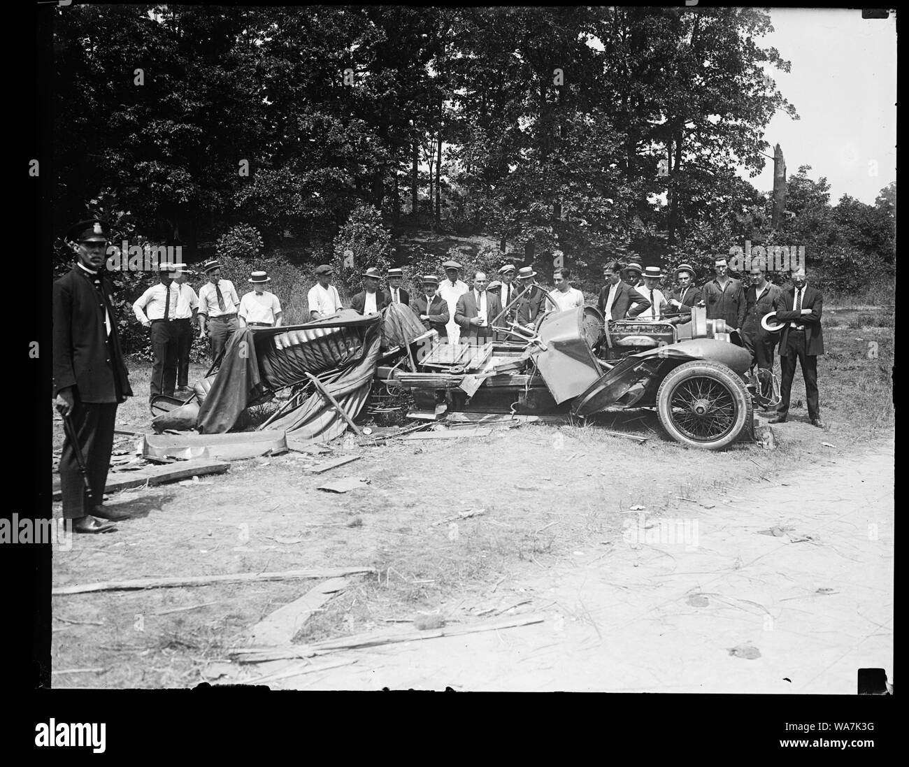 Automobile wreckage hi-res stock photography and images - Alamy
