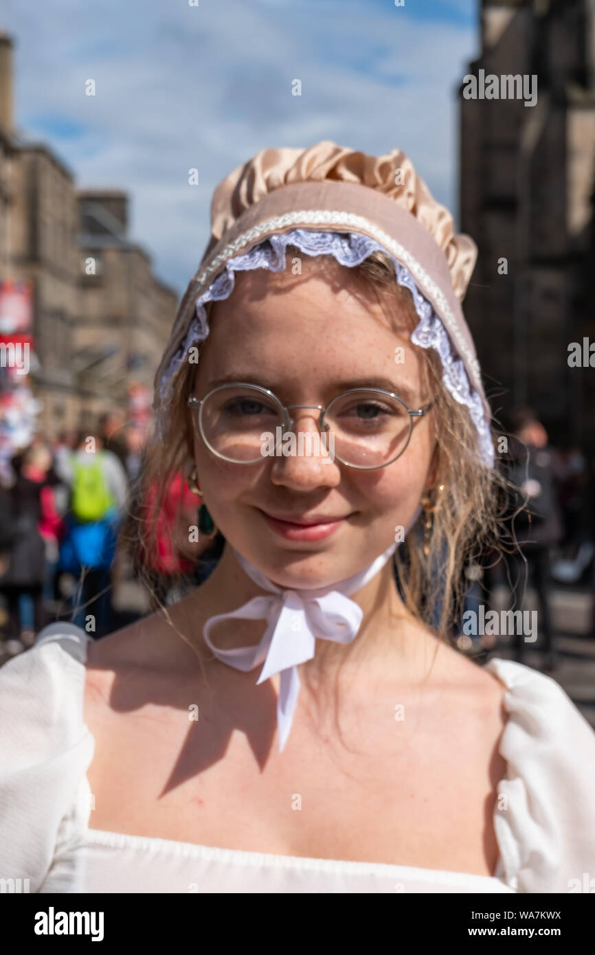 Edinburgh, Scotland, UK. 18th August, 2019. A performer on the Royal ...