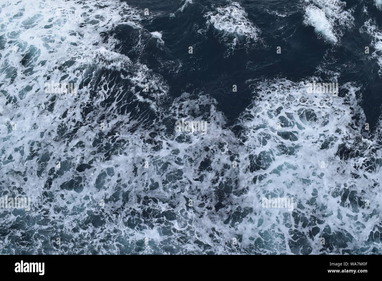 Dark ocean waves hi-res stock photography and images - Alamy