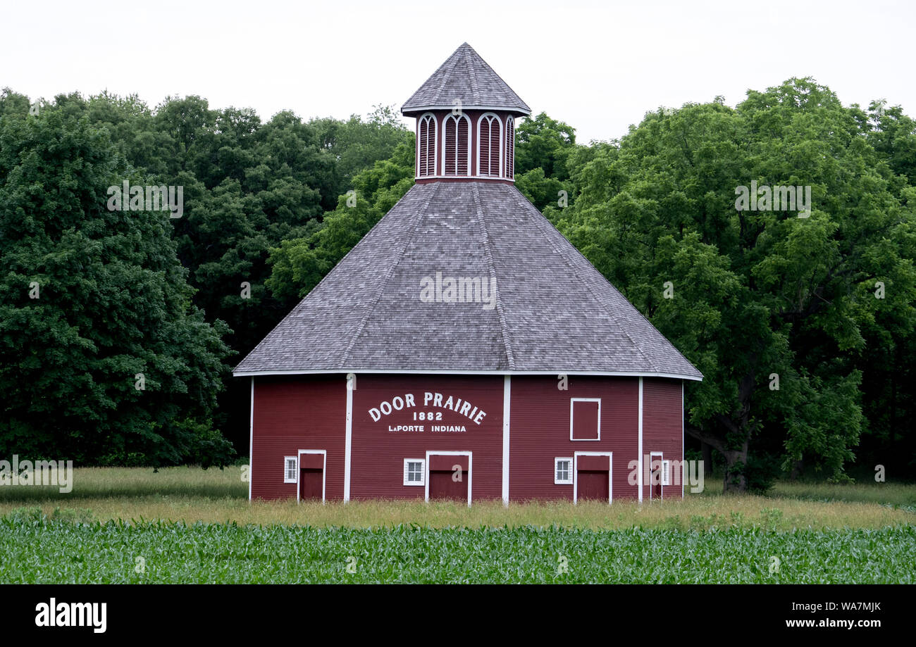 Octagon barn building structure hi-res stock photography and images - Alamy