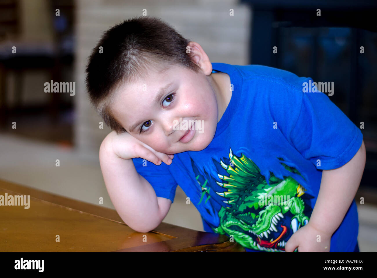 Smile smiling pose posed posing hi-res stock photography and images - Alamy