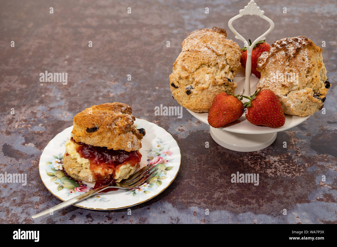 English cream tea hi-res stock photography and images - Alamy