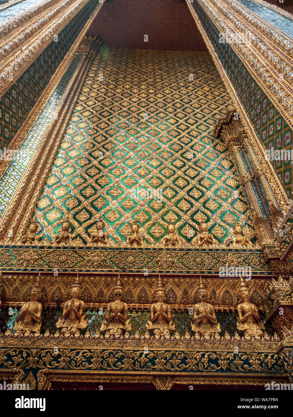Gold rich temple hi-res stock photography and images - Alamy