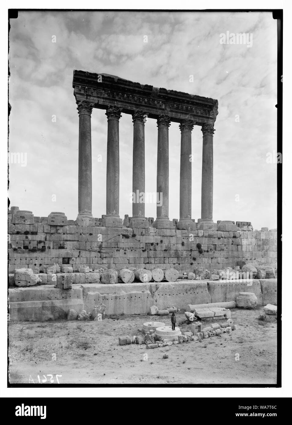 Baalbek jupiter Black and White Stock Photos & Images - Alamy