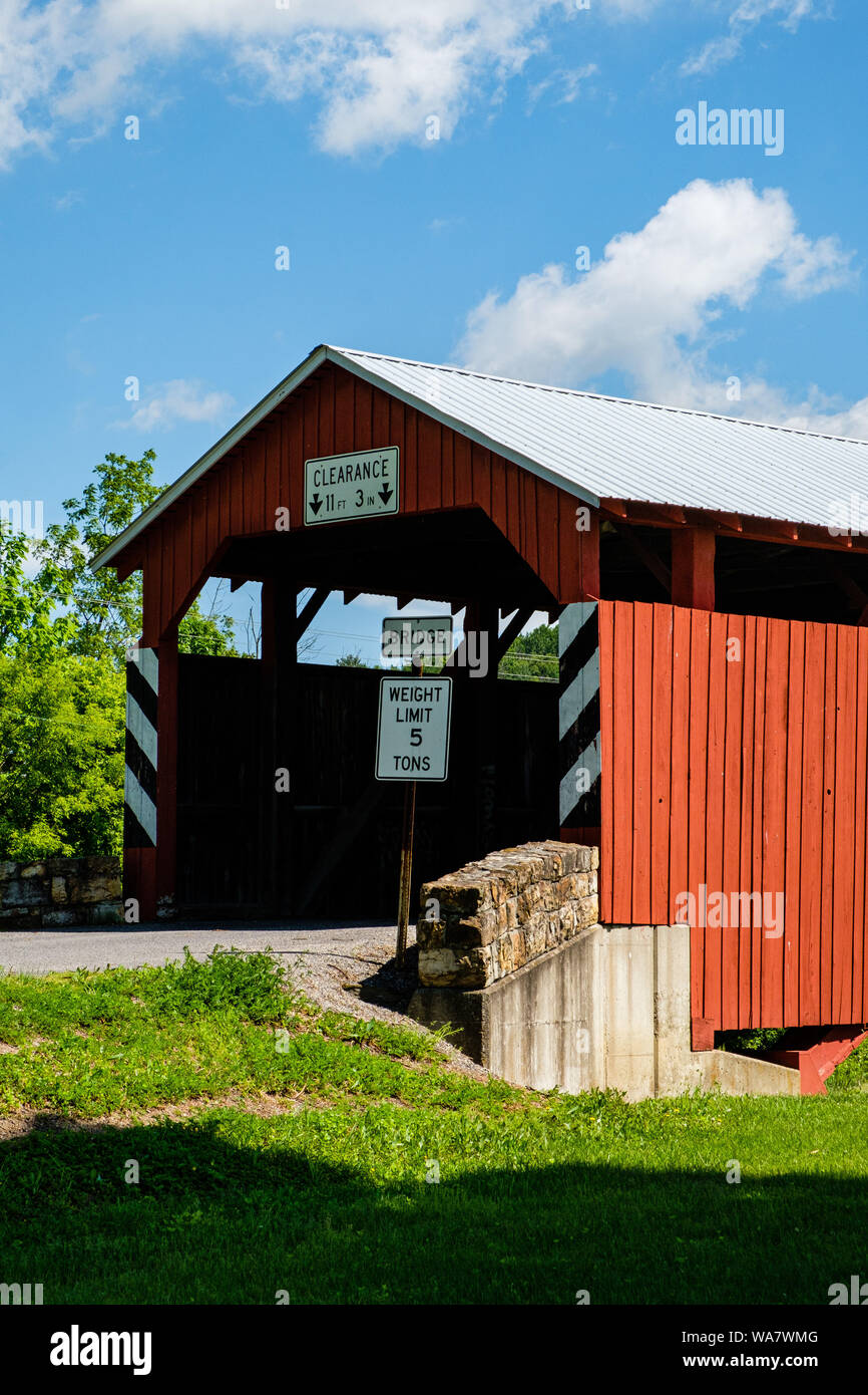 Beaver covered bridge hi-res stock photography and images - Alamy
