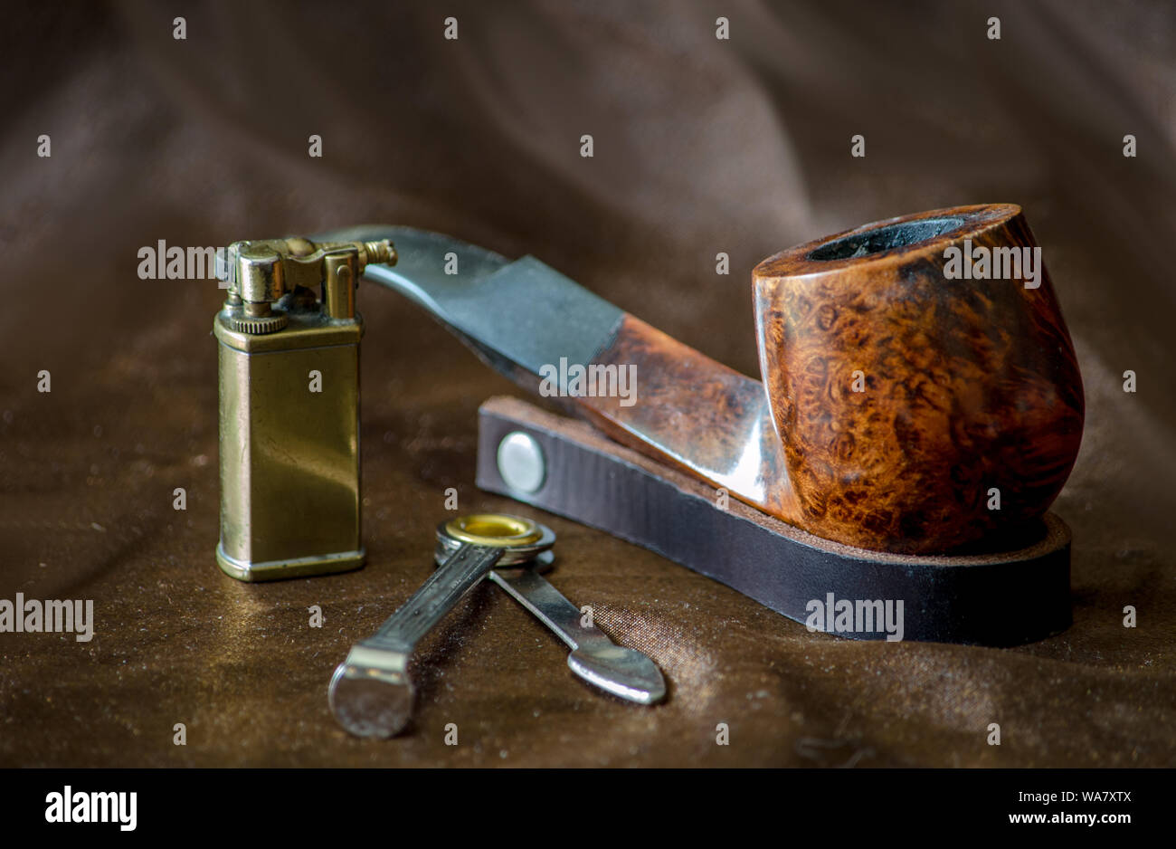 Tools vintage smoking pipe hi-res stock photography and images - Alamy