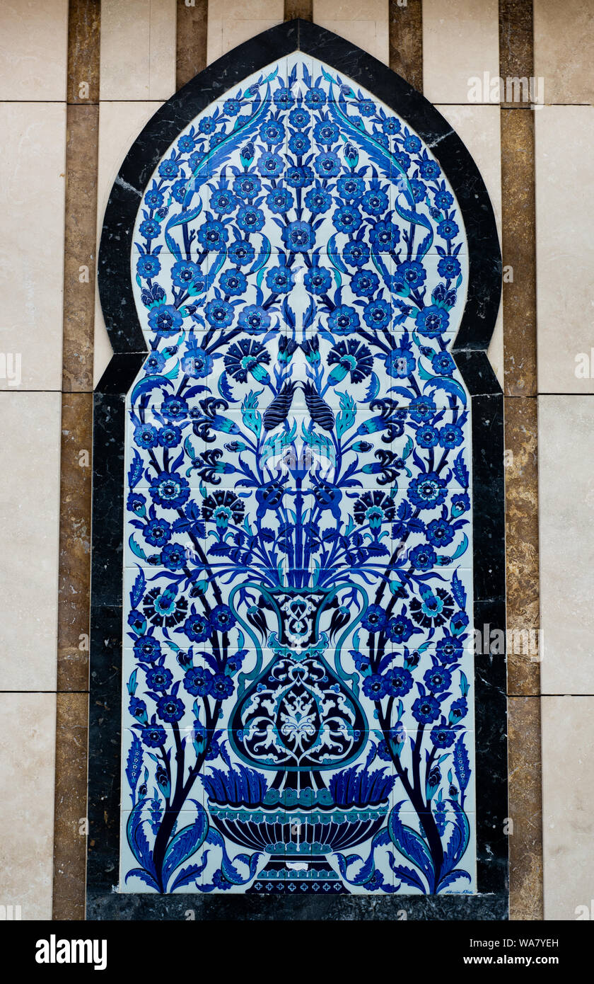 Tile and Ceramic of Ottoman Style Stock Photo - Alamy