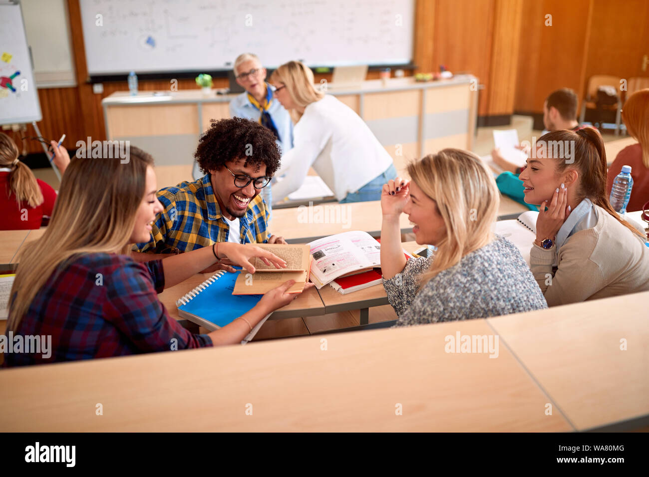 Lecturer university group hall hi-res stock photography and images - Alamy