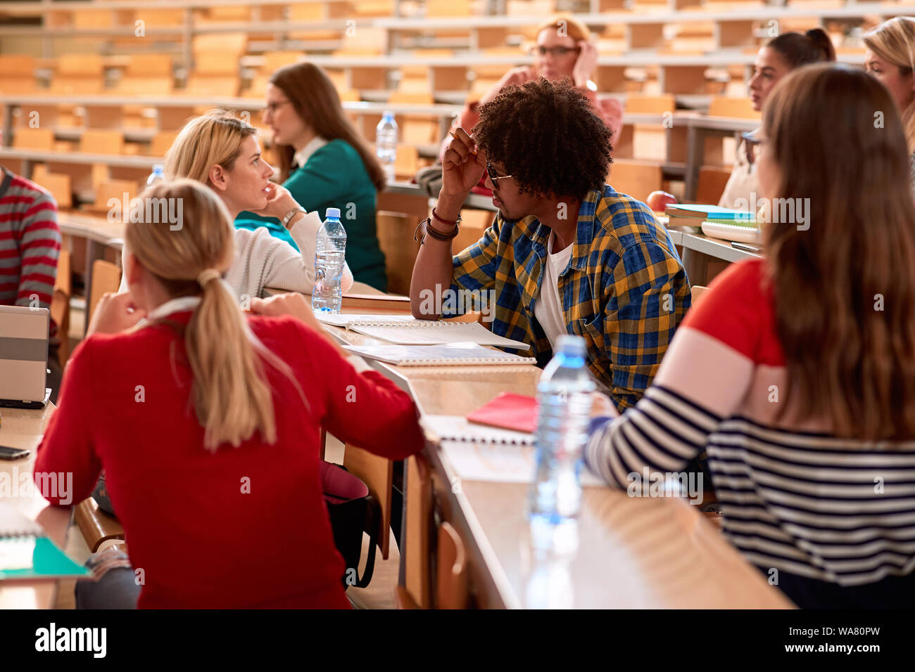Group discussion table student hi-res stock photography and images - Alamy