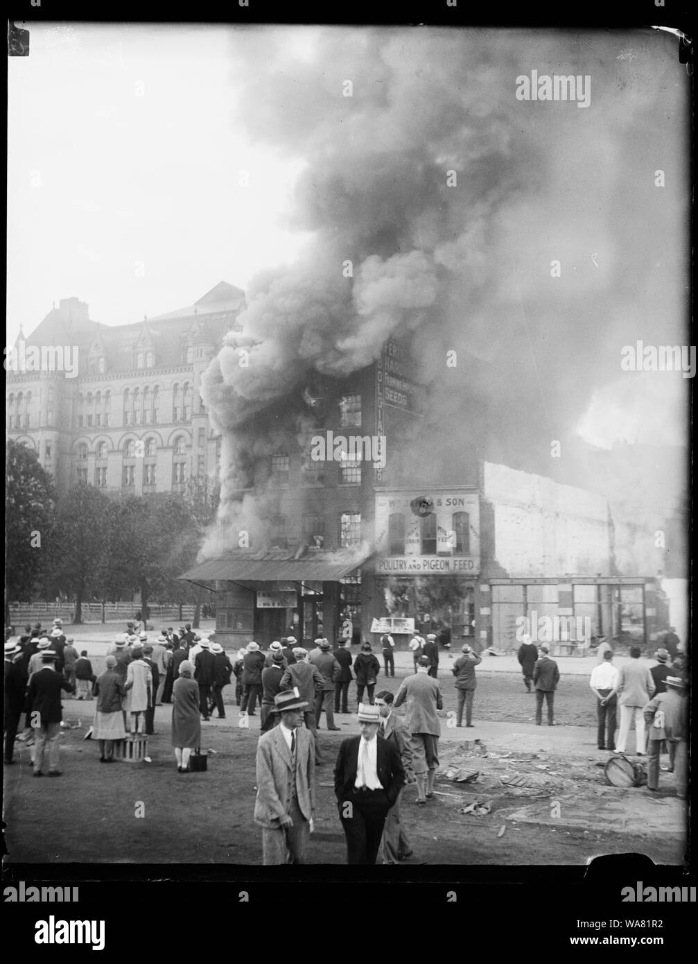 Flames building Black and White Stock Photos & Images - Alamy