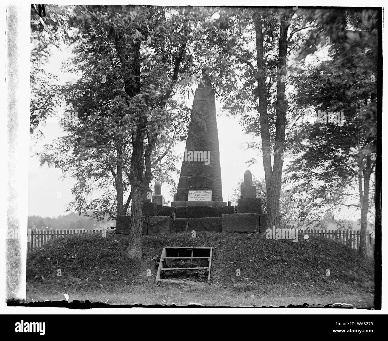 Bull run monument hi-res stock photography and images - Alamy