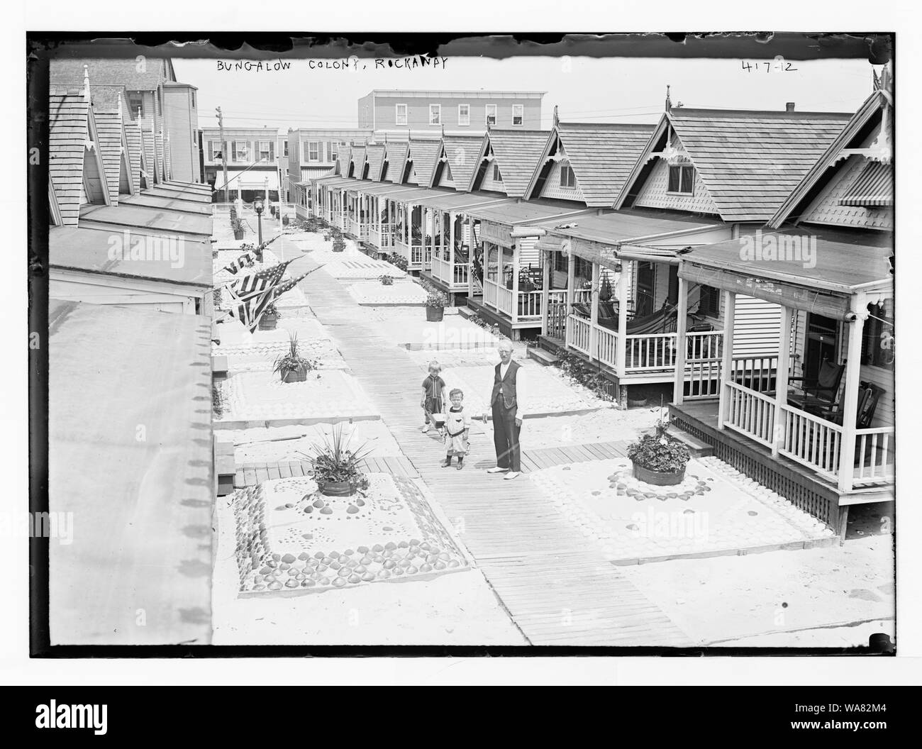 Cottage and bungalow Black and White Stock Photos & Images - Alamy