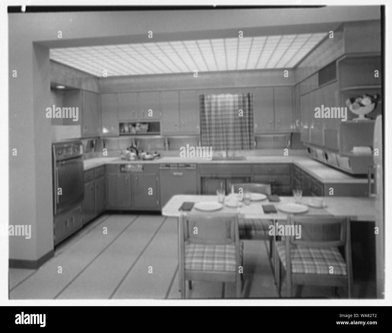 Burdine's department store, business in 163rd St. Shopping Center ...