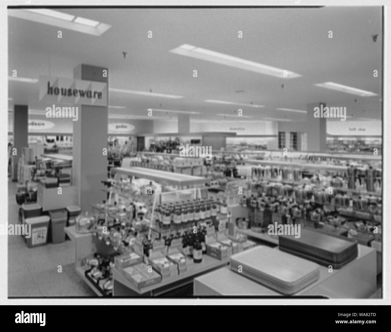 Burdine's department store, business in 163rd St. Shopping Center ...