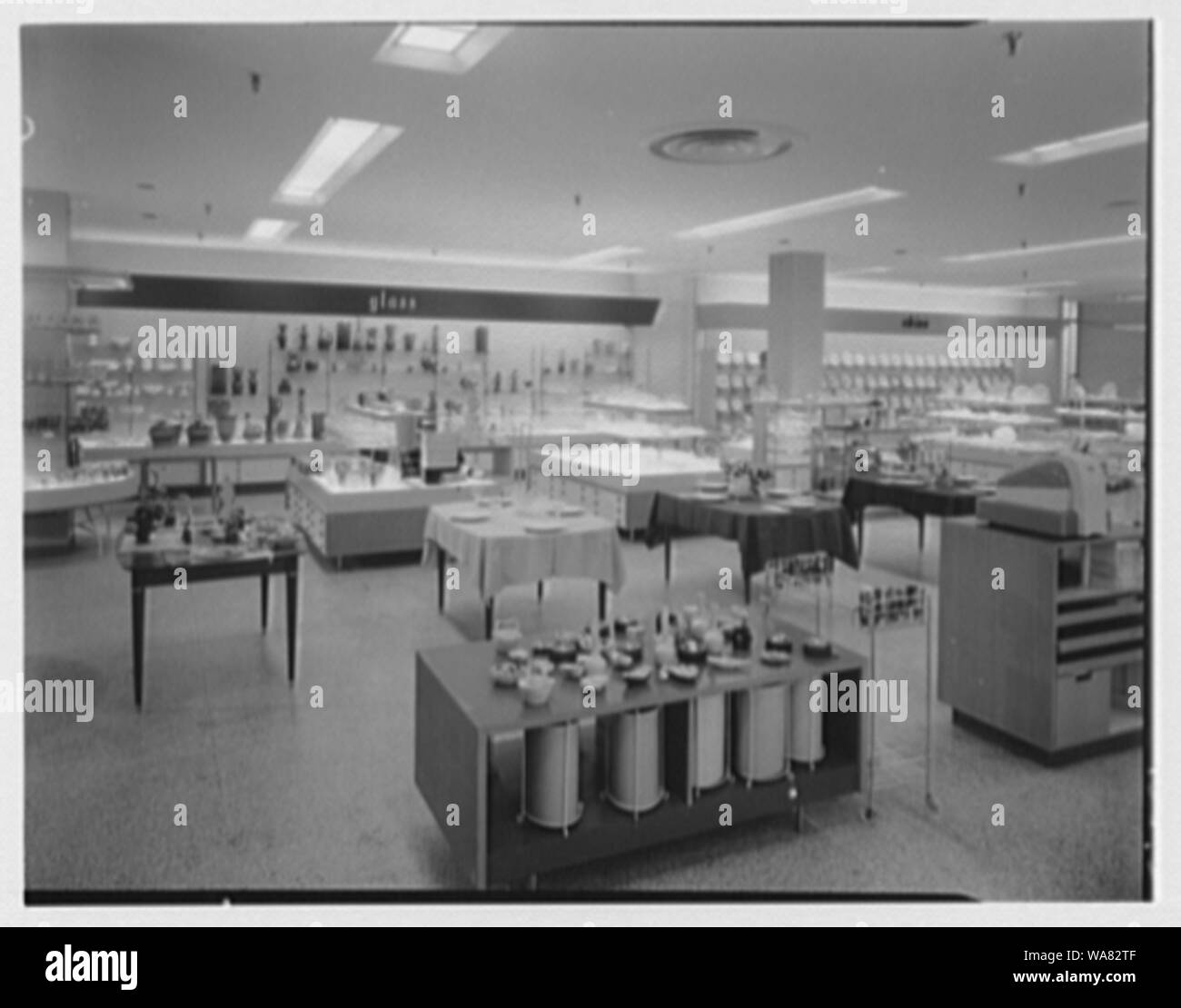 Burdine's department store, business in 163rd St. Shopping Center ...