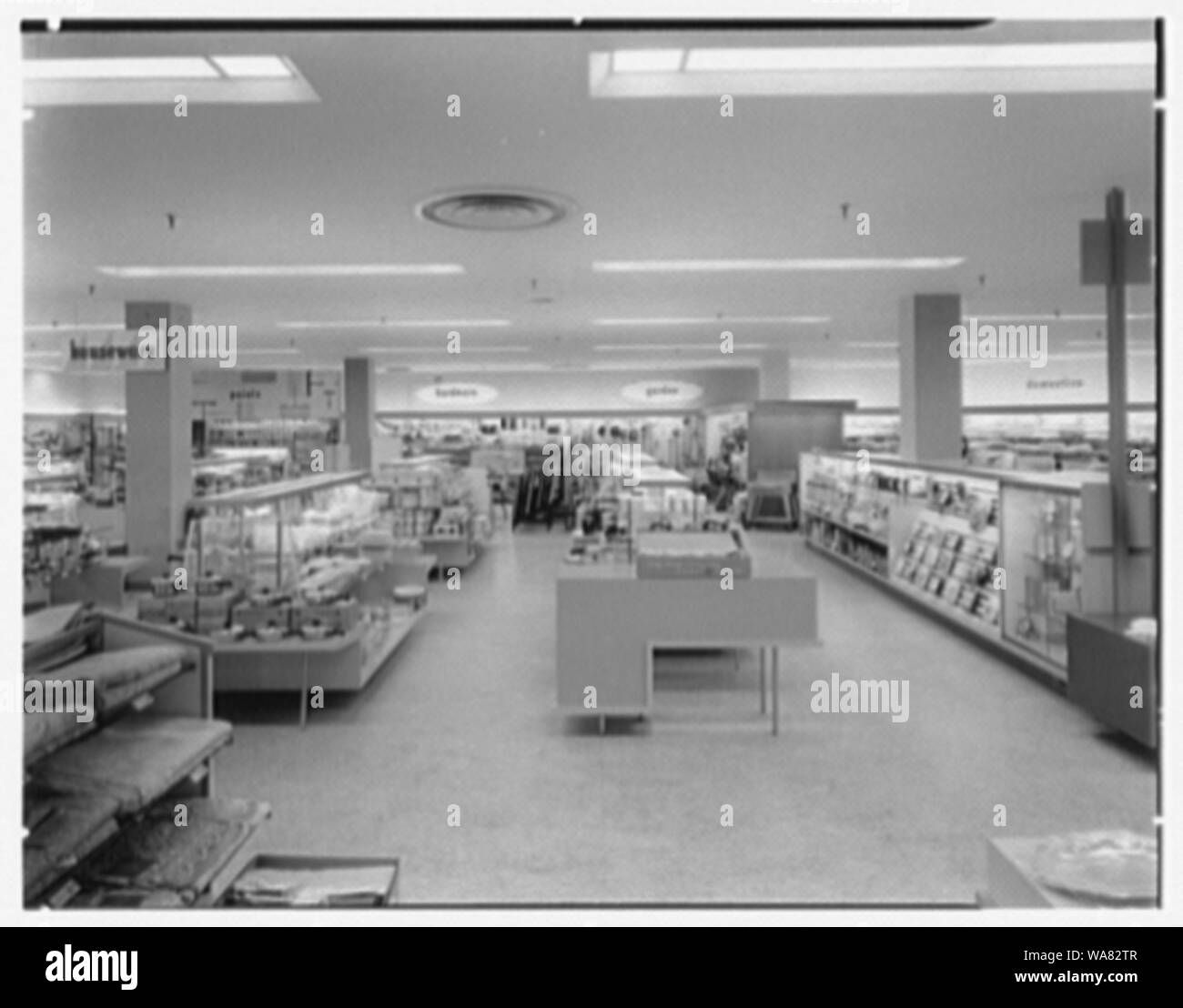 Burdine's department store, business in 163rd St. Shopping Center ...