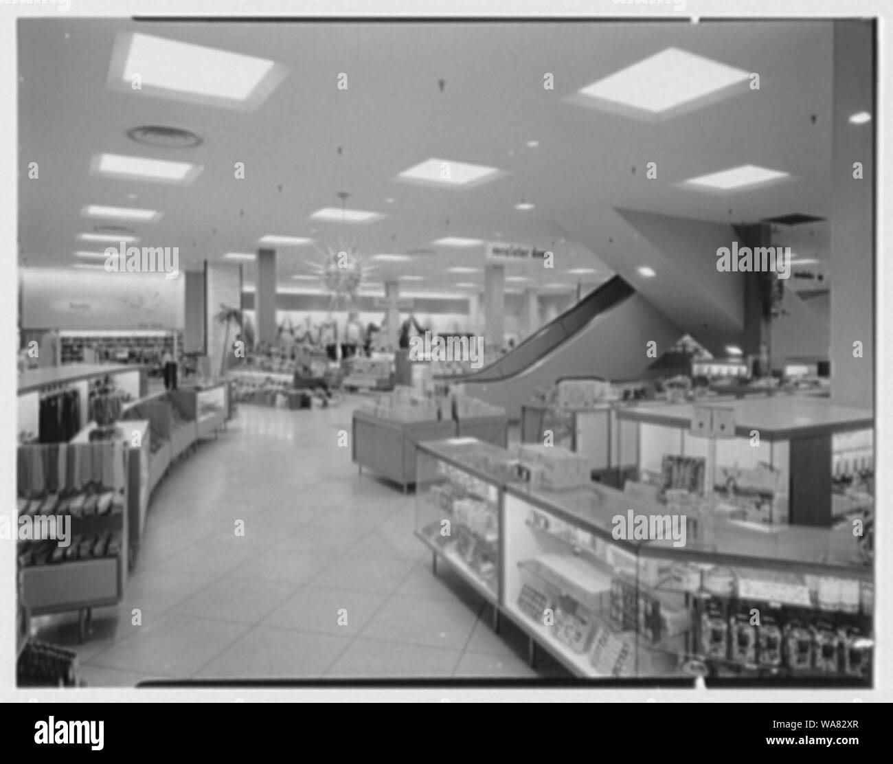 Burdine's department store, business in 163rd St. Shopping Center ...