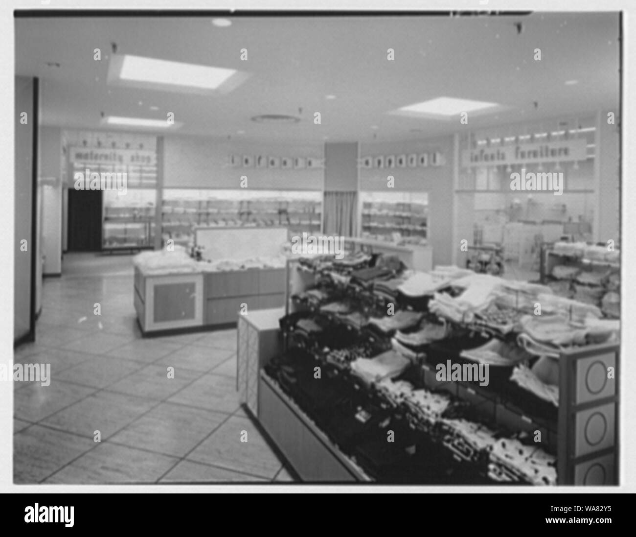Burdine's department store, business in 163rd St. Shopping Center ...