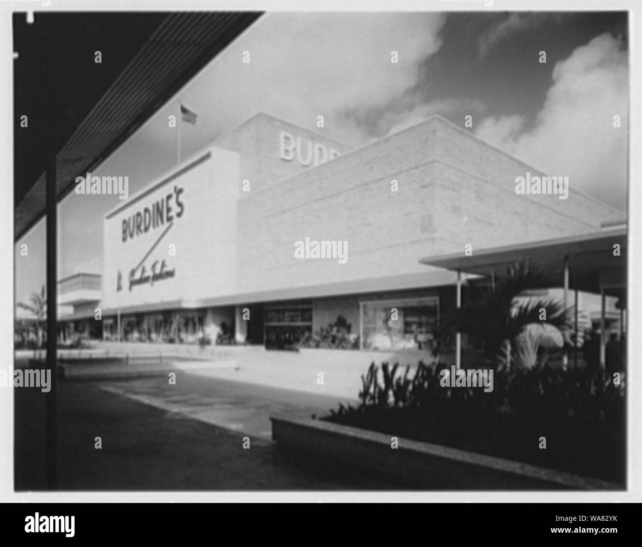 Burdine's department store, business in 163rd St. Shopping Center ...